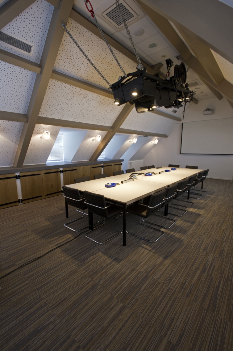 'Superfarm' vergaderzaal bij Farm Frites - HDK-Architecten